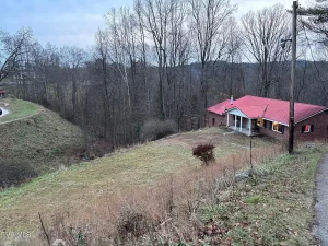 Charming Brick Ranch on Two Tranquil Acres in Haysi, Virginia – Sanideas